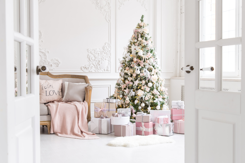 Christmas Decor Guide 2023: 6 Trends for Luxury Custom Homes - Lamble ...
